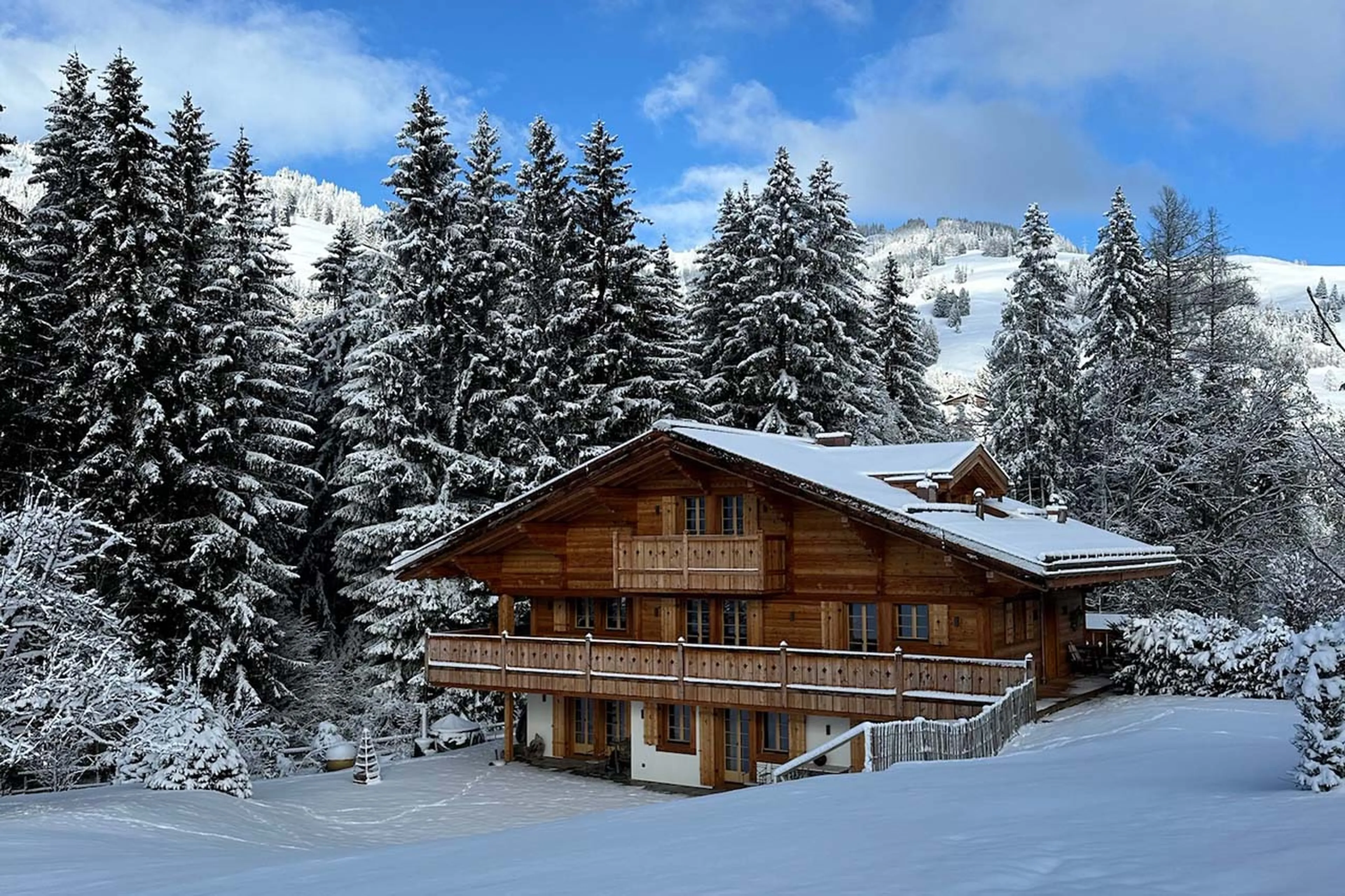 Gstaad Luxury Chalets, Gstaad Ski Resort & Ski Holidays | Leo Trippi